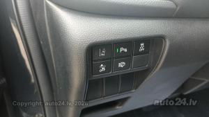 Blue Honda CR-V 2021 in Parnu, with an engine capacity of 2.00 L and mileage of 80 thousand km for 25900 €, photo 8 on AUTOMOTO.COM.LV