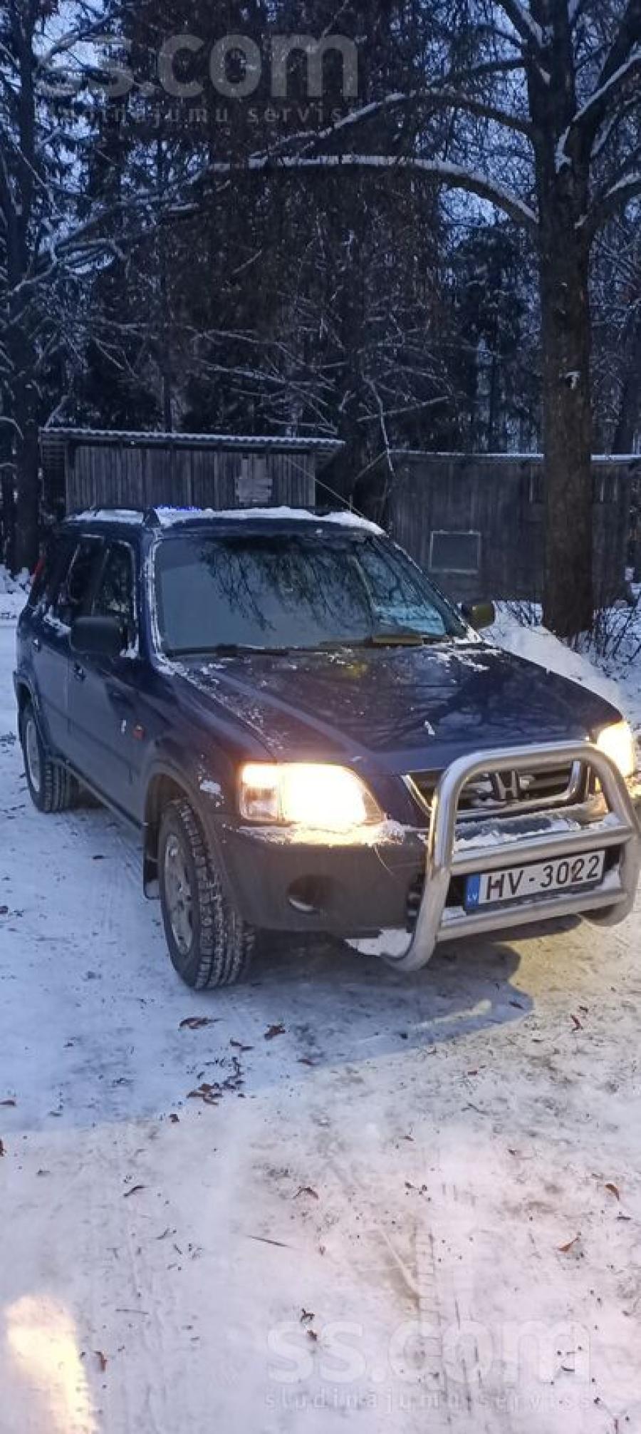 Blue Honda CR-V 1999 in Gulbene, with an engine capacity of 2.00 L and mileage of 320 thousand km for 700 €, photo 3 on AUTOMOTO.COM.LV