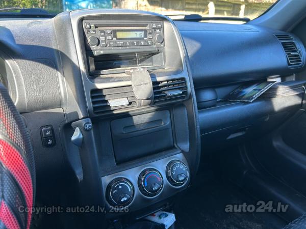 Blue Honda CR-V 2005 in Rakvere, with an engine capacity of 2.00 L and mileage of 207 thousand km for 1800 €, photo 3 on AUTOMOTO.COM.LV