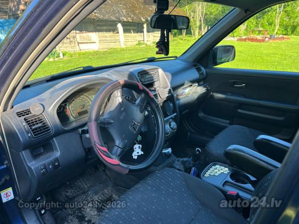 Blue Honda CR-V 2005 in Rakvere, with an engine capacity of 2.00 L and mileage of 207 thousand km for 1800 €, photo 4 on AUTOMOTO.COM.LV