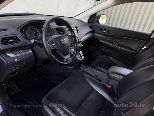 Blue Honda CR-V 2014 in Tallinn, with an engine capacity of 2.20 L and mileage of 250 thousand km for 9490 €, photo 5 on AUTOMOTO.COM.LV
