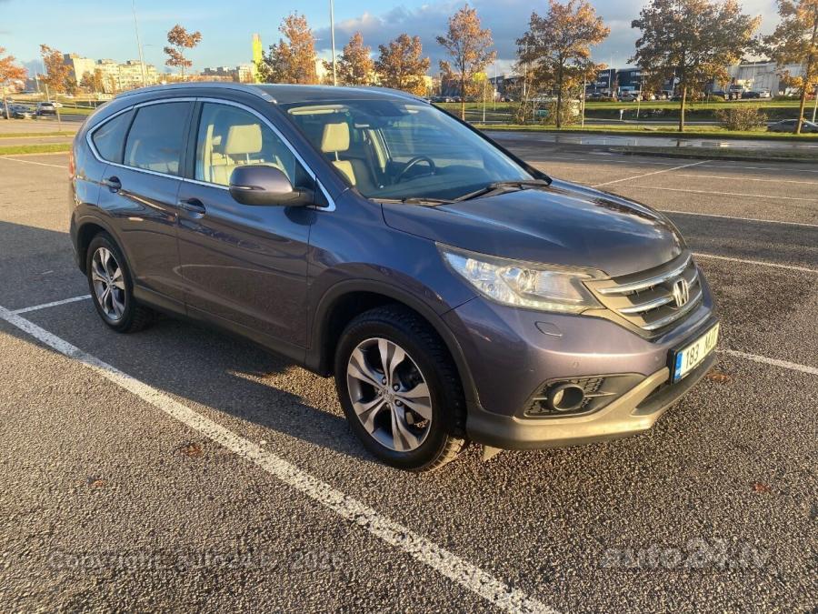 Blue Honda CR-V 2015 in Tallinn, with an engine capacity of 2.20 L and mileage of 244 thousand km for 10500 €, photo 3 on AUTOMOTO.COM.LV