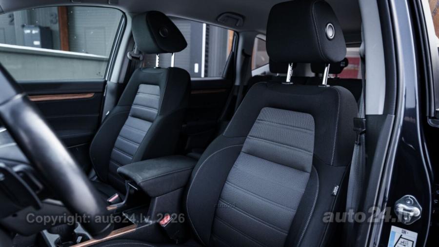 Blue Honda CR-V 2019 in Tallinn, with an engine capacity of 2.00 L and mileage of 66 thousand km for 22800 €, photo 16 on AUTOMOTO.COM.LV