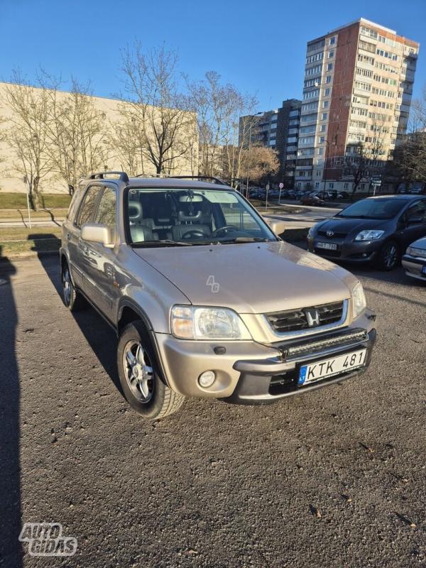 Brūns Honda CR-V 2001 Viļņa, ar dzinēja tilpumu 2.00 L un nobraukumu 240 tūkst. km par 1600 €, foto 1 vietnē AUTOMOTO.COM.LV