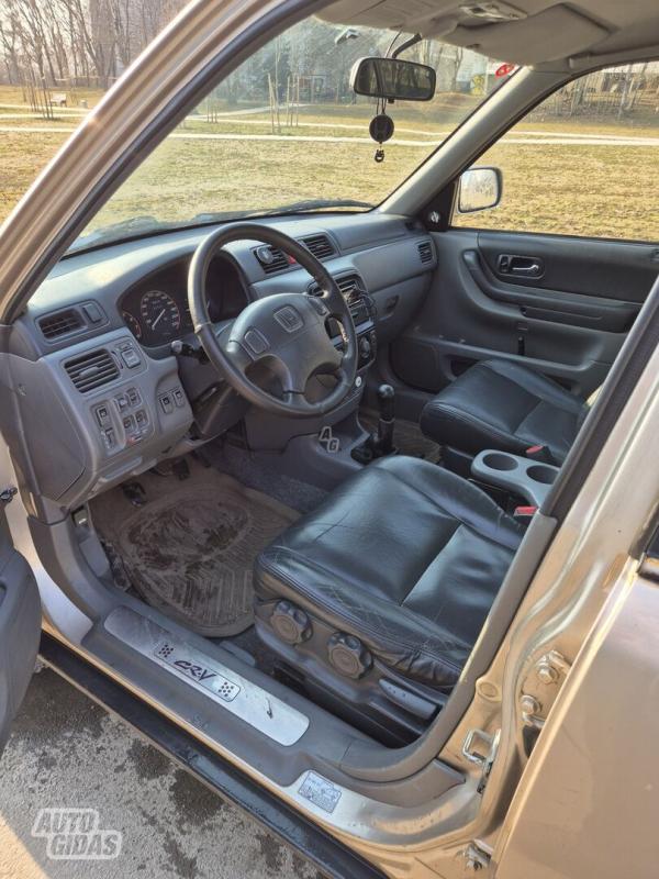 Brūns Honda CR-V 2001 Viļņa, ar dzinēja tilpumu 2.00 L un nobraukumu 240 tūkst. km par 1600 €, foto 9 vietnē AUTOMOTO.COM.LV