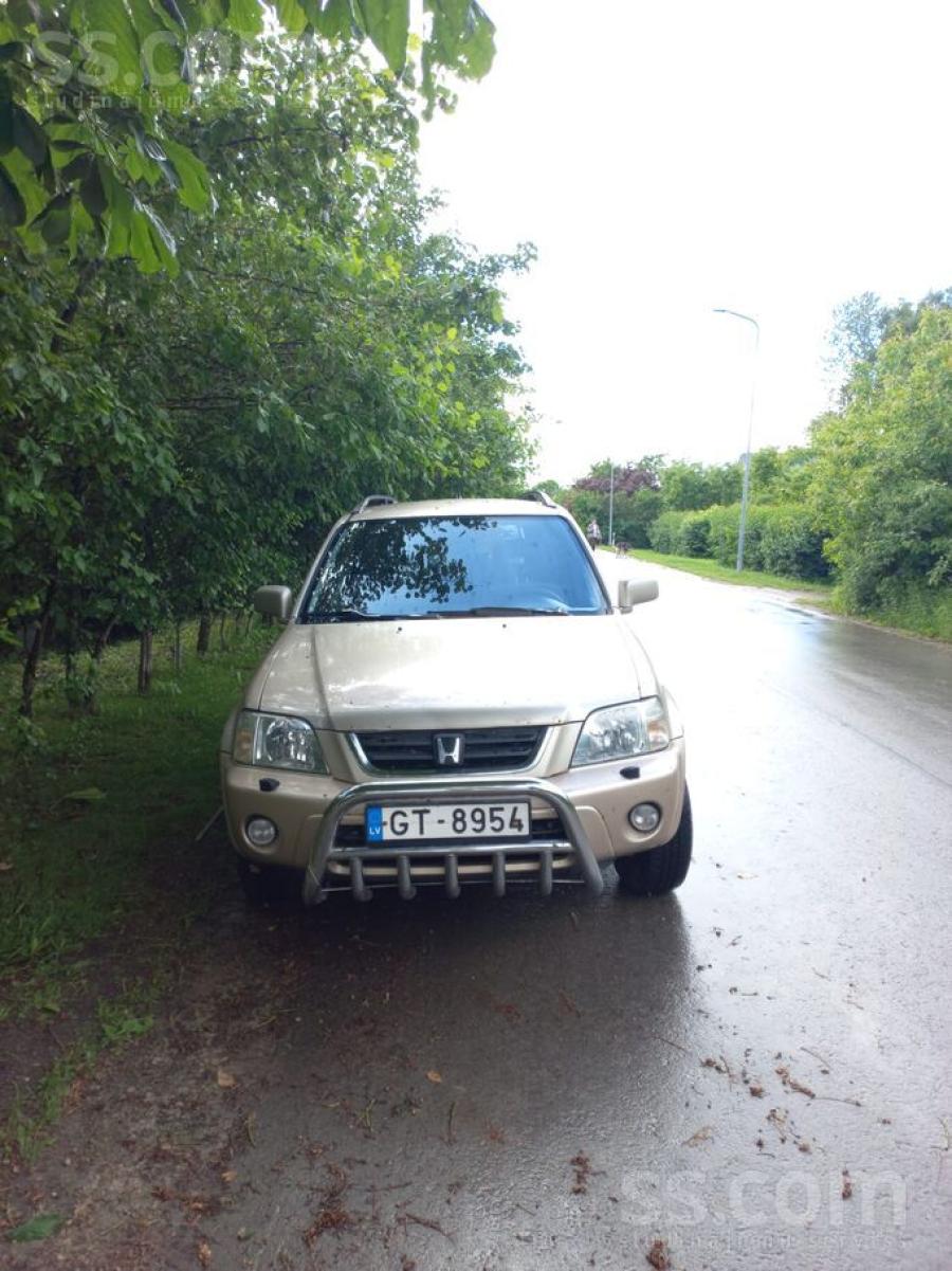 Brown Honda CR-V 2001 in Riga, with an engine capacity of 2.00 L and mileage of 270 thousand km for 1700 €, photo 1 on AUTOMOTO.COM.LV