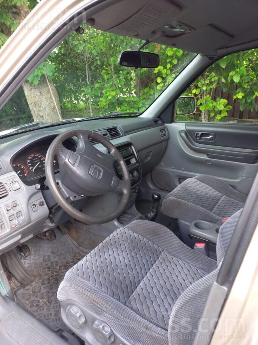 Brown Honda CR-V 2001 in Riga, with an engine capacity of 2.00 L and mileage of 270 thousand km for 1700 €, photo 5 on AUTOMOTO.COM.LV
