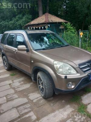 Brown Honda CR-V 2002 in Riga, with an engine capacity of 2.00 L and mileage of 304 thousand km for 1100 €, photo 3 on AUTOMOTO.COM.LV