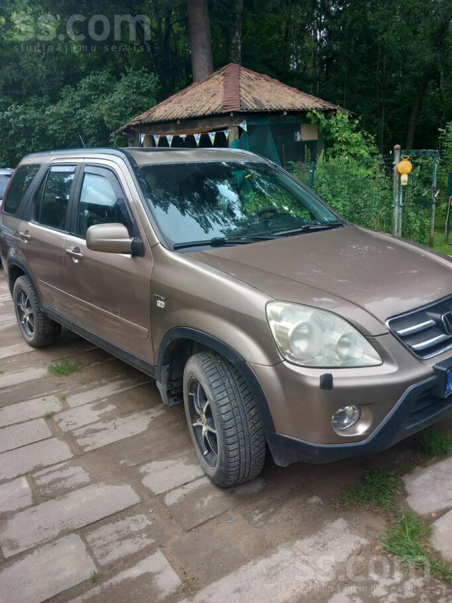 Brown Honda CR-V 2002 in Riga, with an engine capacity of 2.00 L and mileage of 304 thousand km for 1100 €, photo 3 on AUTOMOTO.COM.LV