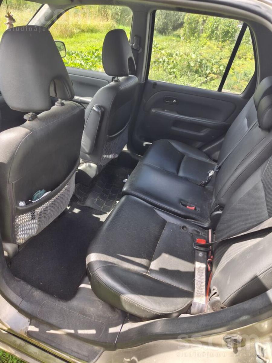 Brown Honda CR-V 2006 in Valmiera, with an engine capacity of 2.00 L and mileage of 340 thousand km for 650 €, photo 8 on AUTOMOTO.COM.LV
