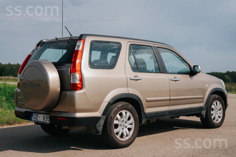 Brown Honda CR-V 2006 in Riga, with an engine capacity of 2.00 L and mileage of 203 thousand km for 4200 €, photo 3 on AUTOMOTO.COM.LV