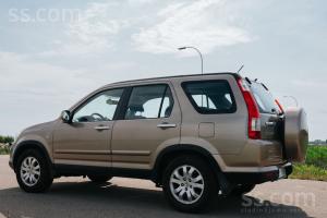 Brown Honda CR-V 2006 in Riga, with an engine capacity of 2.00 L and mileage of 203 thousand km for 4200 €, photo 5 on AUTOMOTO.COM.LV