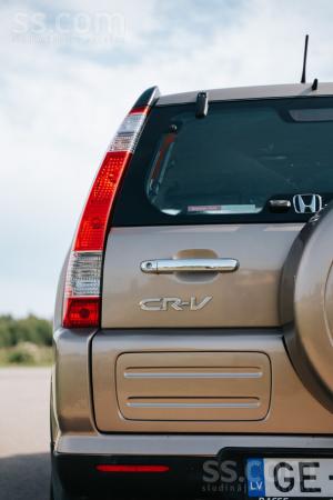 Brown Honda CR-V 2006 in Riga, with an engine capacity of 2.00 L and mileage of 203 thousand km for 4200 €, photo 7 on AUTOMOTO.COM.LV