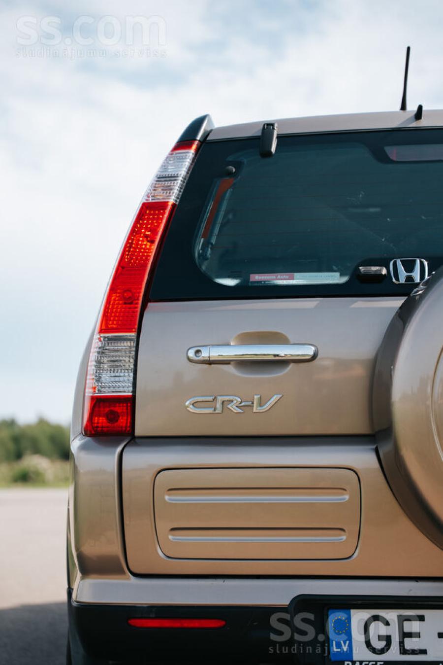 Brown Honda CR-V 2006 in Riga, with an engine capacity of 2.00 L and mileage of 203 thousand km for 4200 €, photo 7 on AUTOMOTO.COM.LV