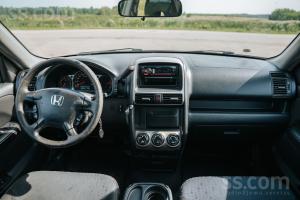 Brown Honda CR-V 2006 in Riga, with an engine capacity of 2.00 L and mileage of 203 thousand km for 4200 €, photo 8 on AUTOMOTO.COM.LV
