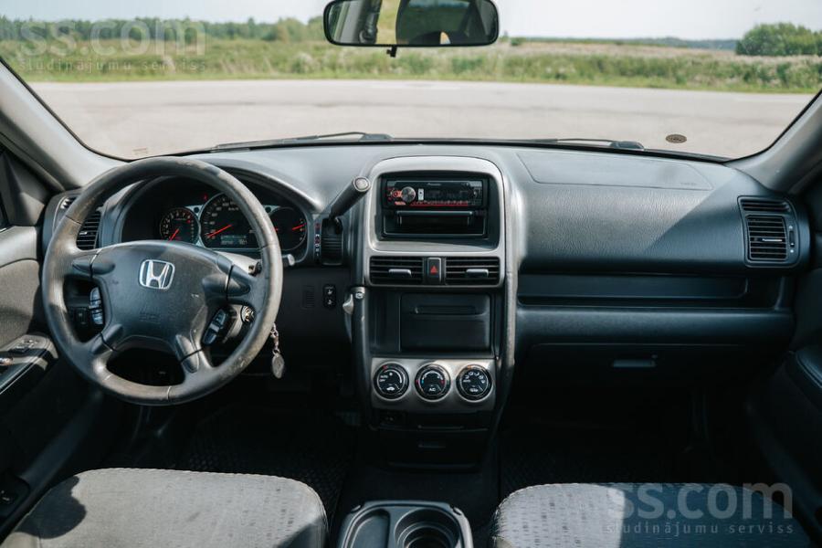 Brown Honda CR-V 2006 in Riga, with an engine capacity of 2.00 L and mileage of 203 thousand km for 4200 €, photo 8 on AUTOMOTO.COM.LV