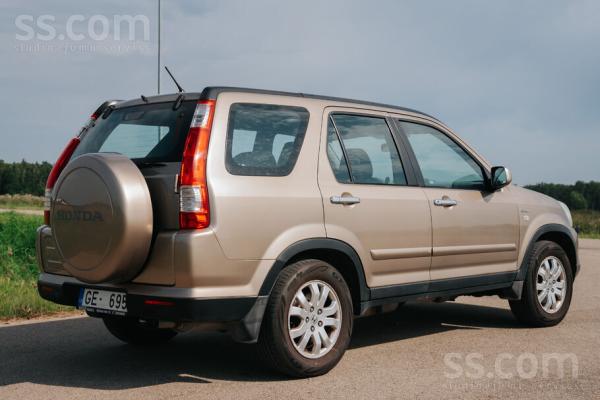Brown Honda CR-V 2006 in Riga, with an engine capacity of 2.00 L and mileage of 203 thousand km for 4200 €, photo 2 on AUTOMOTO.COM.LV