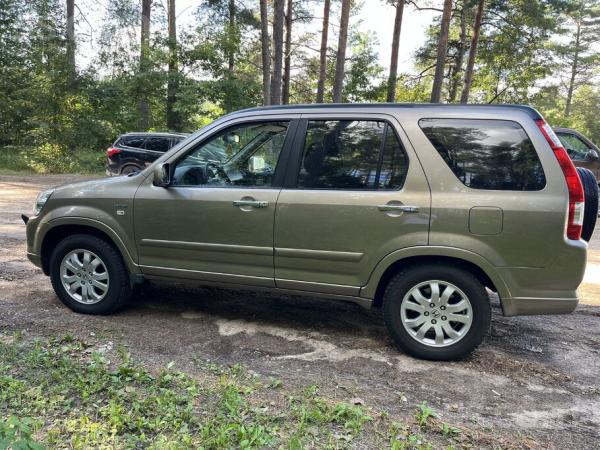 Brown Honda CR-V 2006 in Valmiera, with an engine capacity of 2.00 L and mileage of 340 thousand km for 2350 €, photo 3 on AUTOMOTO.COM.LV