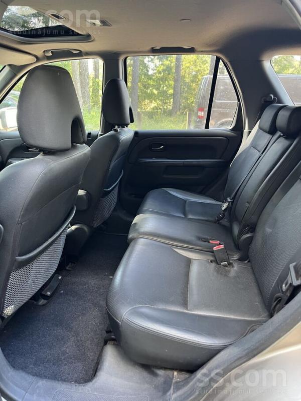 Brown Honda CR-V 2006 in Valmiera, with an engine capacity of 2.00 L and mileage of 340 thousand km for 2350 €, photo 9 on AUTOMOTO.COM.LV