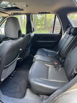 Brown Honda CR-V 2006 in Valmiera, with an engine capacity of 2.00 L and mileage of 340 thousand km for 2350 €, photo 9 on AUTOMOTO.COM.LV