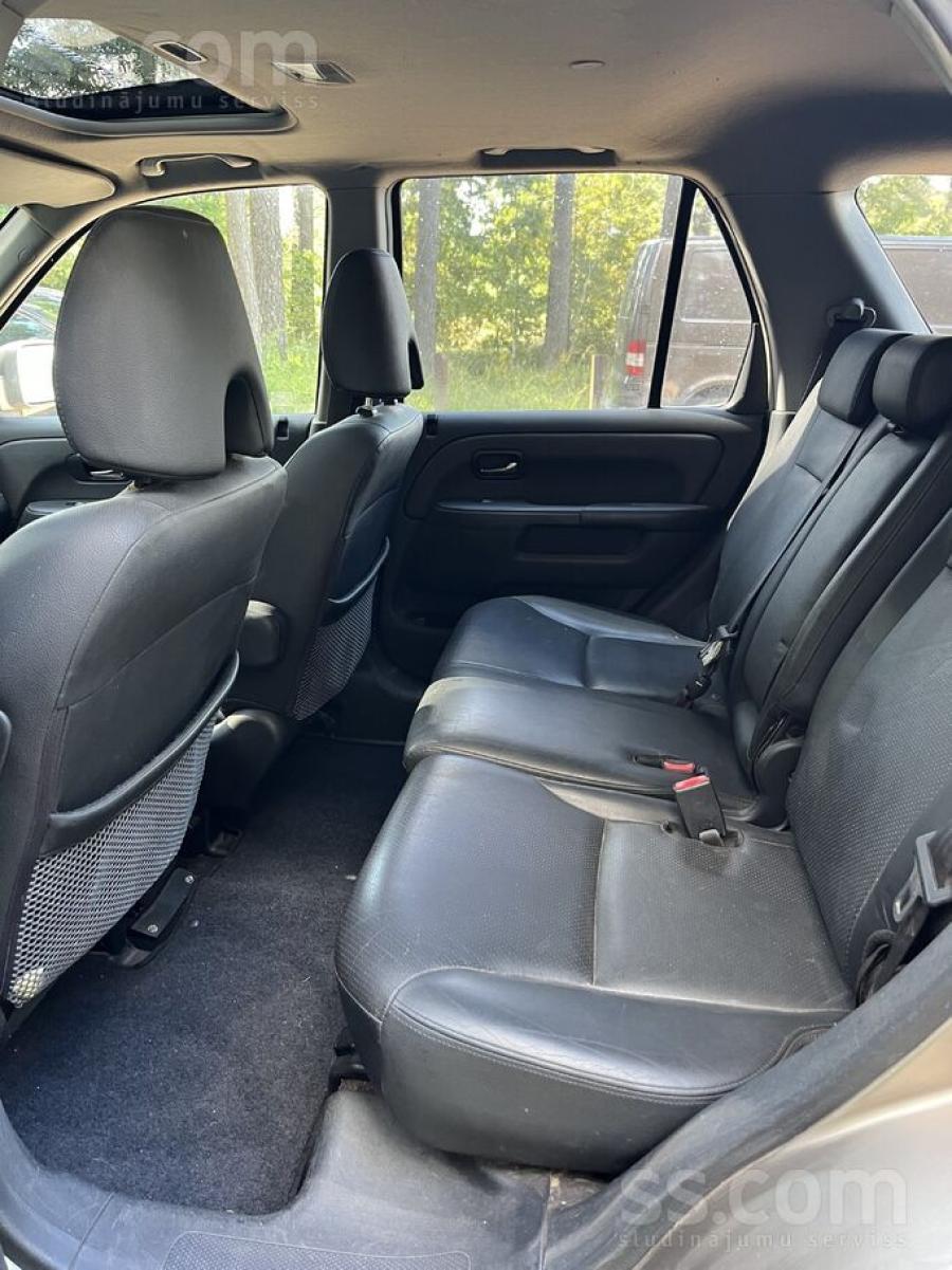 Brown Honda CR-V 2006 in Valmiera, with an engine capacity of 2.00 L and mileage of 340 thousand km for 2350 €, photo 9 on AUTOMOTO.COM.LV