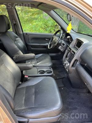 Brown Honda CR-V 2006 in Valmiera, with an engine capacity of 2.00 L and mileage of 340 thousand km for 2350 €, photo 10 on AUTOMOTO.COM.LV