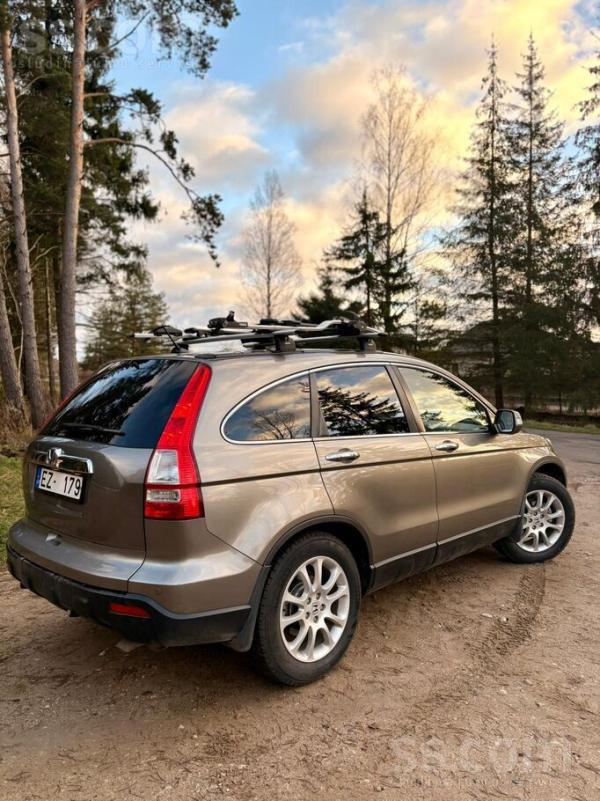 Brown Honda CR-V 2008 in Riga, with an engine capacity of 2.20 L and mileage of 315 thousand km for 5600 €, photo 3 on AUTOMOTO.COM.LV