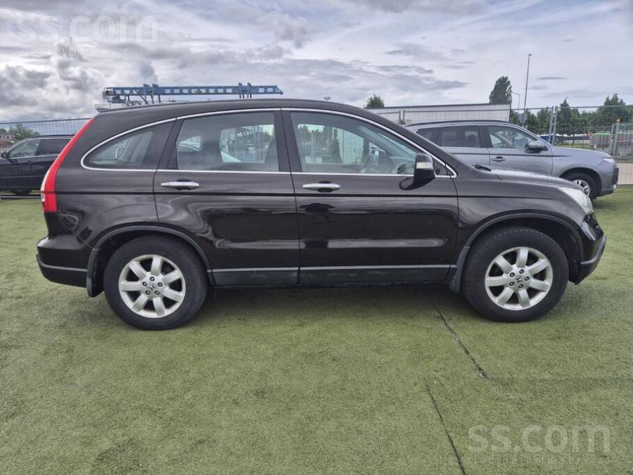 Brūns Honda CR-V 2008 Liepāja, ar dzinēja tilpumu 2.00 L un nobraukumu 175 tūkst. km par 5300 €, foto 5 vietnē AUTOMOTO.COM.LV