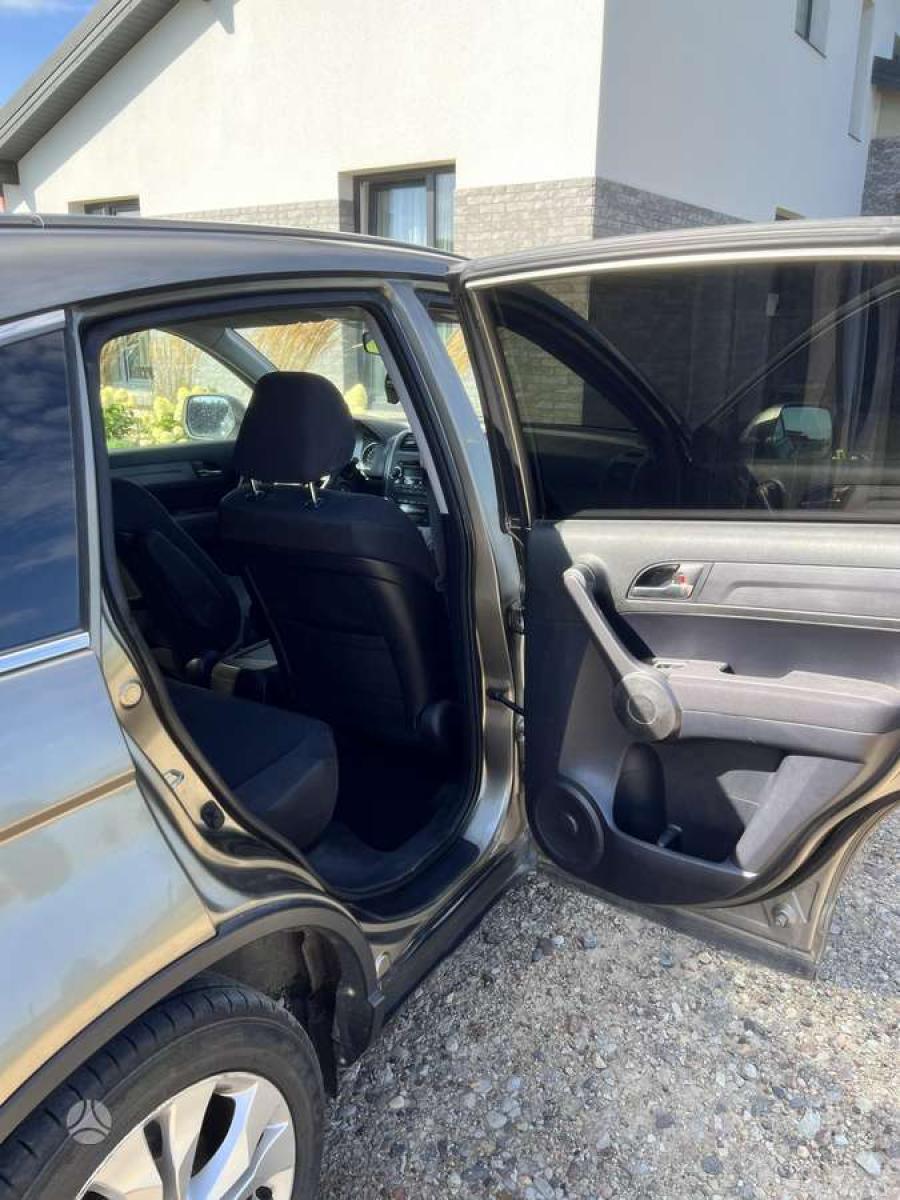 Brown Honda CR-V 2008 in Vilnius, with an engine capacity of 2.20 L and mileage of 278 thousand km for 5300 €, photo 8 on AUTOMOTO.COM.LV
