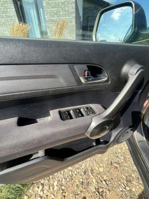Brown Honda CR-V 2008 in Vilnius, with an engine capacity of 2.20 L and mileage of 278 thousand km for 5300 €, photo 15 on AUTOMOTO.COM.LV