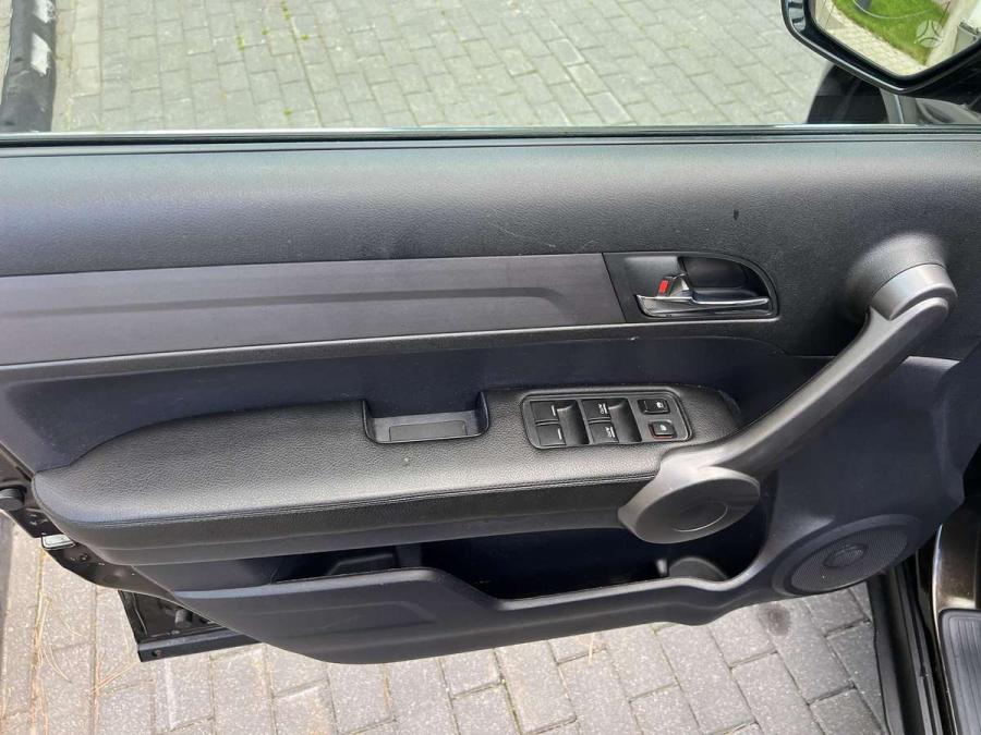Brown Honda CR-V 2008 in Vilnius, with an engine capacity of 2.00 L and mileage of 256 thousand km for 4650 €, photo 46 on AUTOMOTO.COM.LV