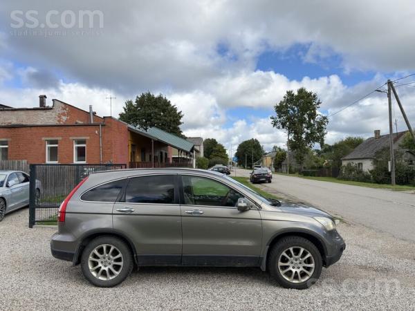 Brown Honda CR-V 2008 in Ventspils, with an engine capacity of 2.20 L and mileage of 394 thousand km for 1500 €, photo 5 on AUTOMOTO.COM.LV
