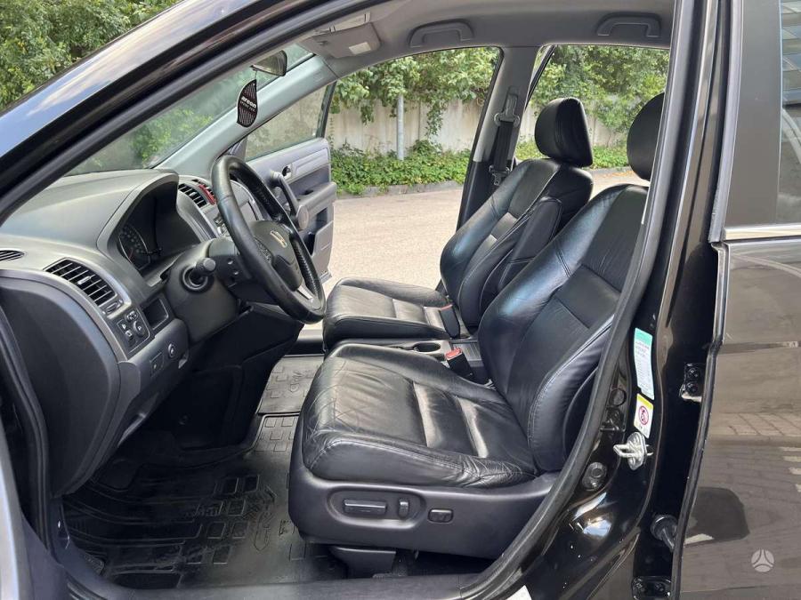 Brown Honda CR-V 2008 in Vilnius, with an engine capacity of 2.00 L and mileage of 255 thousand km for 4950 €, photo 48 on AUTOMOTO.COM.LV