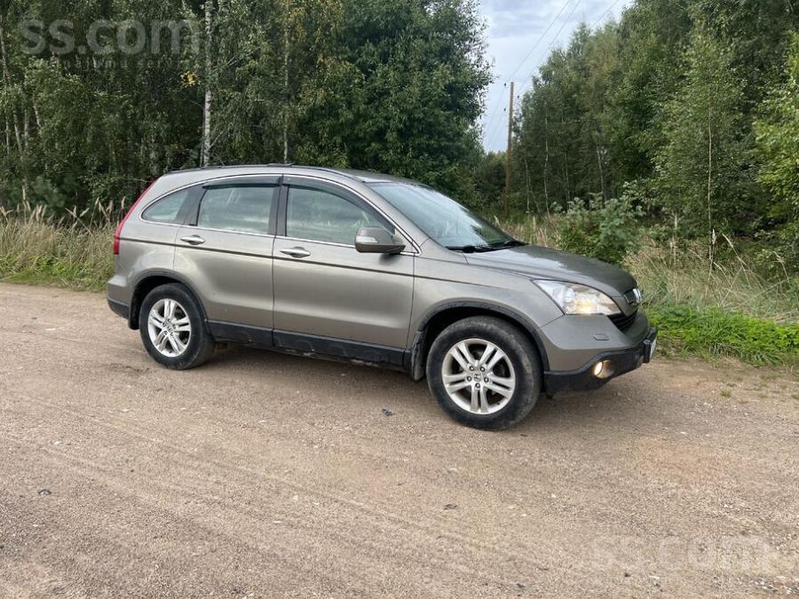 Brown Honda CR-V 2008 in Valmiera, with an engine capacity of 2.00 L and mileage of 368 thousand km for 3777 €, photo 3 on AUTOMOTO.COM.LV