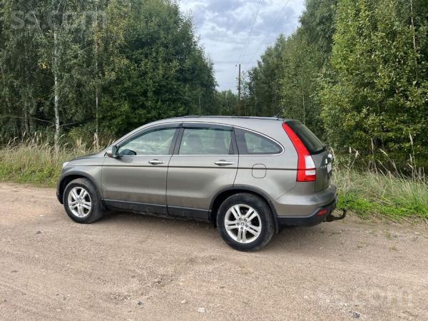 Brown Honda CR-V 2008 in Valmiera, with an engine capacity of 2.00 L and mileage of 368 thousand km for 3777 €, photo 6 on AUTOMOTO.COM.LV