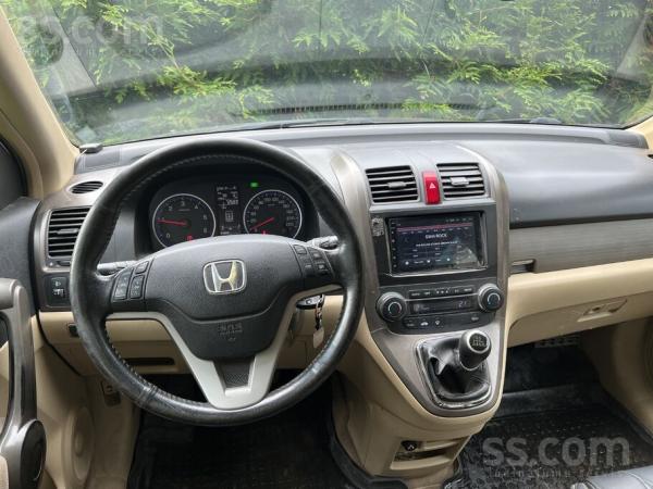 Brown Honda CR-V 2008 in Valmiera, with an engine capacity of 2.00 L and mileage of 368 thousand km for 3777 €, photo 8 on AUTOMOTO.COM.LV
