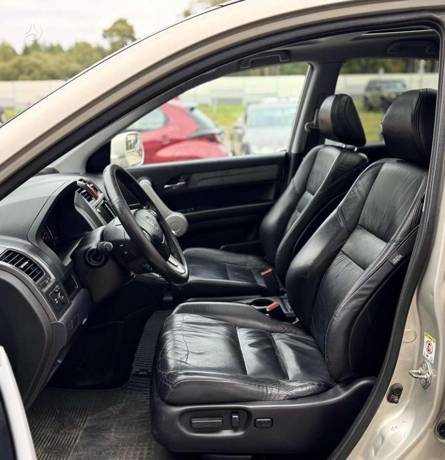 Brown Honda CR-V 2008 in Radviliskis, with an engine capacity of 2.20 L and mileage of 314 thousand km for 4150 €, photo 18 on AUTOMOTO.COM.LV