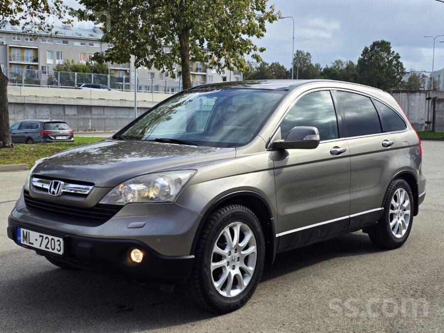 Brown Honda CR-V 2008 in Riga, with an engine capacity of 2.00 L and mileage of 250 thousand km for 4770 €, photo 1 on AUTOMOTO.COM.LV