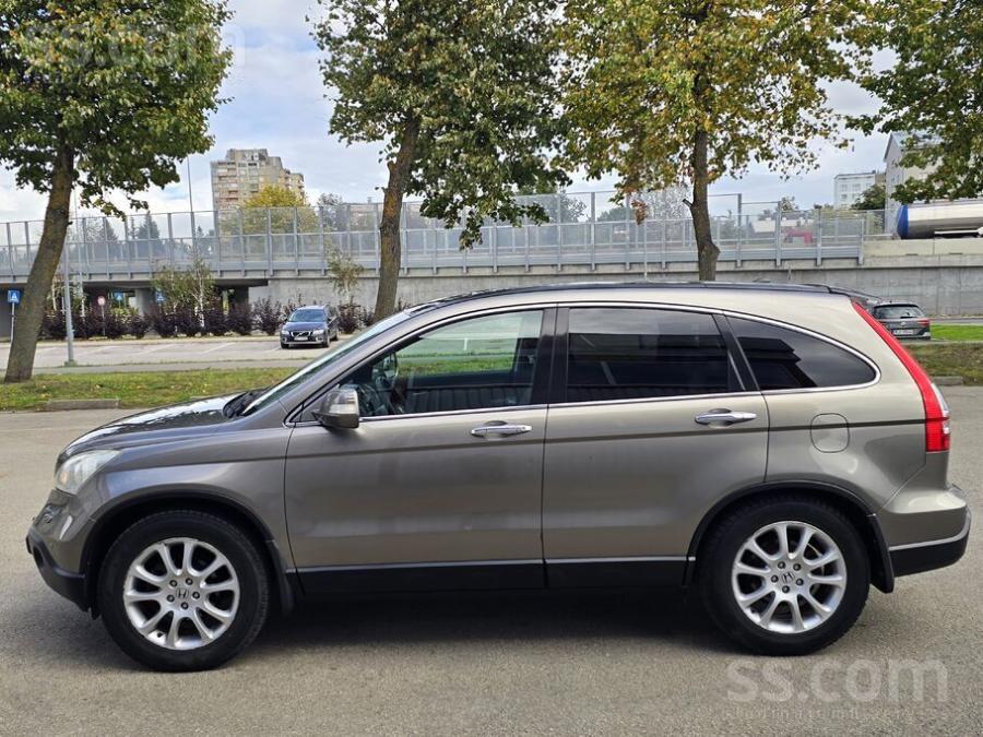 Brown Honda CR-V 2008 in Riga, with an engine capacity of 2.00 L and mileage of 250 thousand km for 4770 €, photo 3 on AUTOMOTO.COM.LV