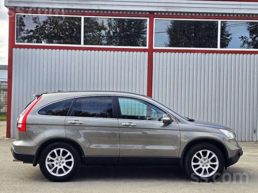 Brown Honda CR-V 2008 in Riga, with an engine capacity of 2.00 L and mileage of 250 thousand km for 4770 €, photo 6 on AUTOMOTO.COM.LV