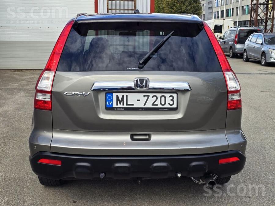Brown Honda CR-V 2008 in Riga, with an engine capacity of 2.00 L and mileage of 250 thousand km for 4770 €, photo 7 on AUTOMOTO.COM.LV