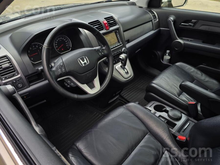 Brown Honda CR-V 2008 in Riga, with an engine capacity of 2.00 L and mileage of 250 thousand km for 4770 €, photo 8 on AUTOMOTO.COM.LV
