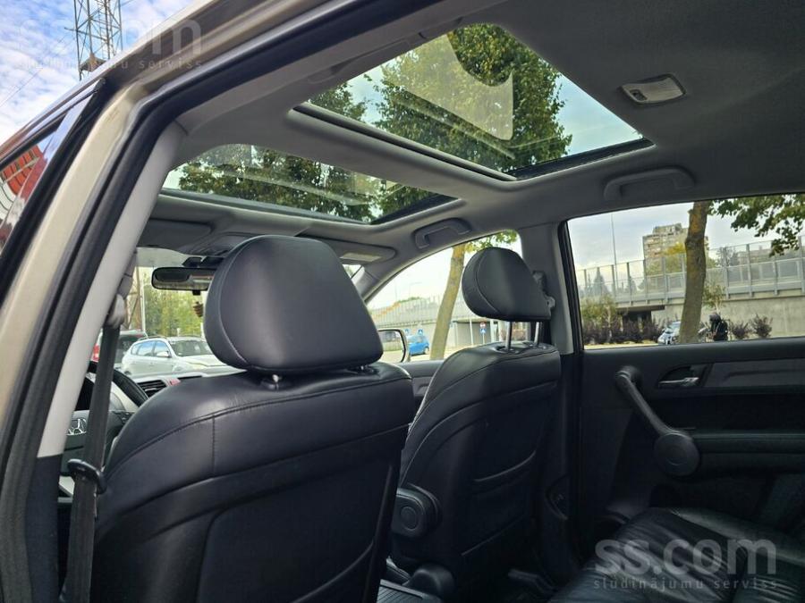 Brown Honda CR-V 2008 in Riga, with an engine capacity of 2.00 L and mileage of 250 thousand km for 4770 €, photo 10 on AUTOMOTO.COM.LV