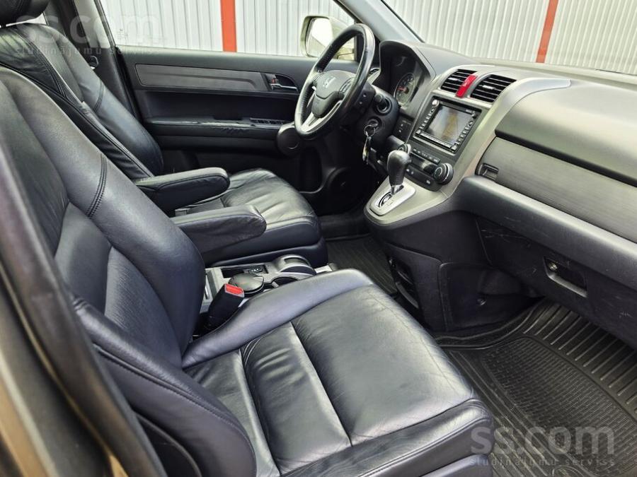 Brown Honda CR-V 2008 in Riga, with an engine capacity of 2.00 L and mileage of 250 thousand km for 4770 €, photo 12 on AUTOMOTO.COM.LV
