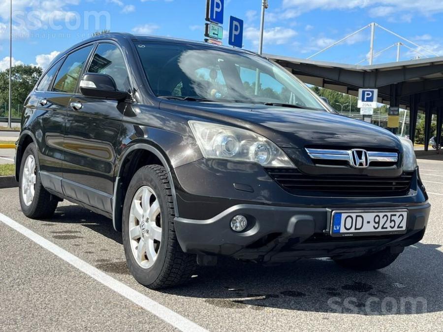 Brown Honda CR-V 2008 in Riga, with an engine capacity of 2.00 L and mileage of 207 thousand km for 4750 €, photo 1 on AUTOMOTO.COM.LV