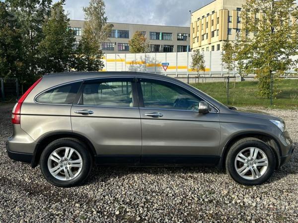 Brown Honda CR-V 2008 in Riga, with an engine capacity of 2.20 L and mileage of 369 thousand km for 3200 €, photo 3 on AUTOMOTO.COM.LV