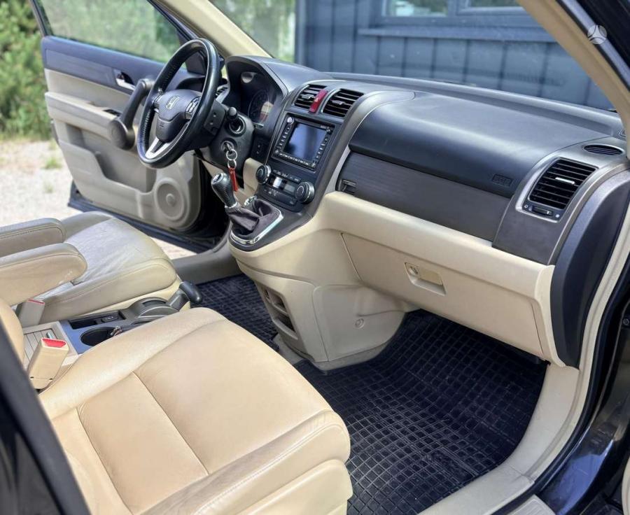 Brown Honda CR-V 2009 in Klaipeda, with an engine capacity of 2.20 L and mileage of 273 thousand km for 4900 €, photo 22 on AUTOMOTO.COM.LV