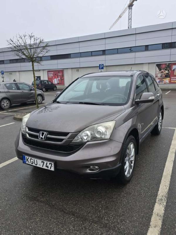 Brown Honda CR-V 2010 in Vilnius, with an engine capacity of 2.20 L and mileage of 272 thousand km for 4300 €, photo 1 on AUTOMOTO.COM.LV