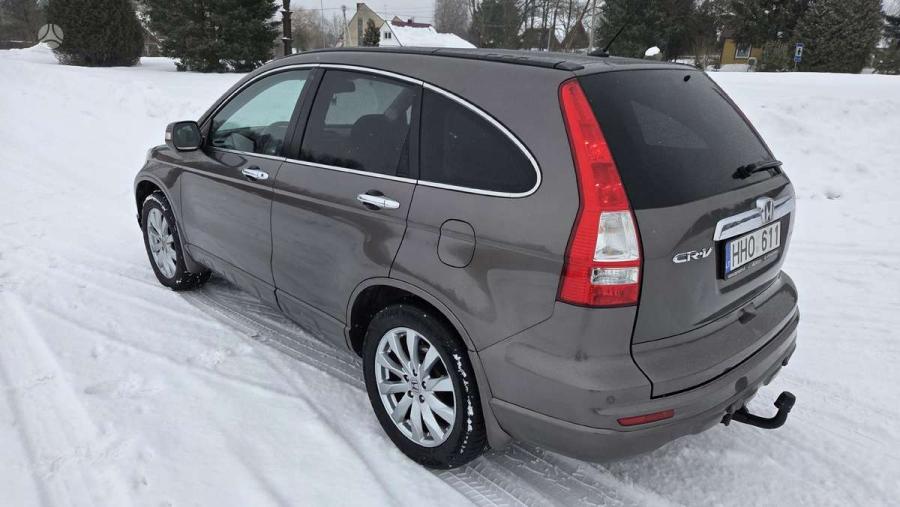 Brown Honda CR-V 2010 in Utena, with an engine capacity of 2.20 L and mileage of 287 thousand km for 6450 €, photo 4 on AUTOMOTO.COM.LV