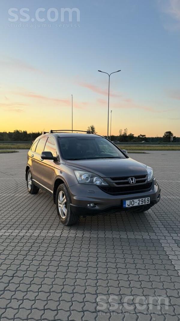 Brown Honda CR-V 2010 in Riga, with an engine capacity of 2.00 L and mileage of 233 thousand km for 6200 €, photo 2 on AUTOMOTO.COM.LV